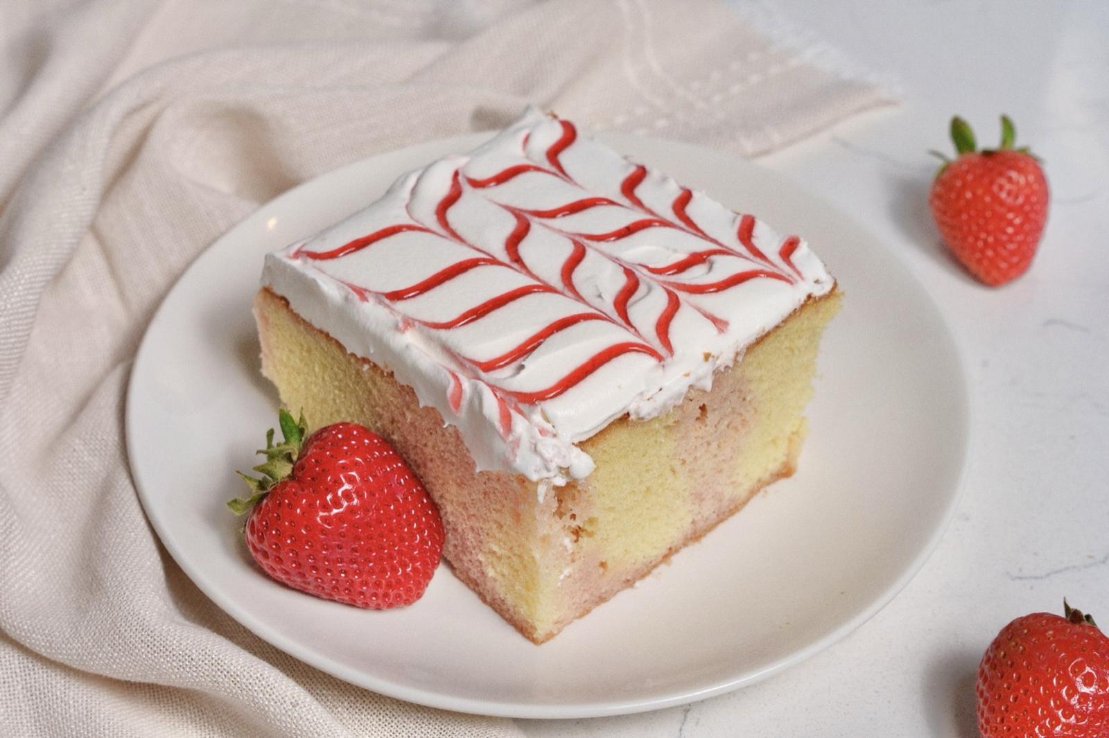 Strawberry Cake – Mastic Gelato